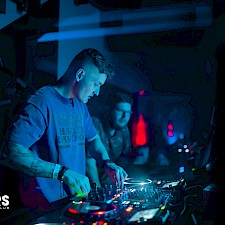 Gallery – FLNDRS Bar & Nightclub